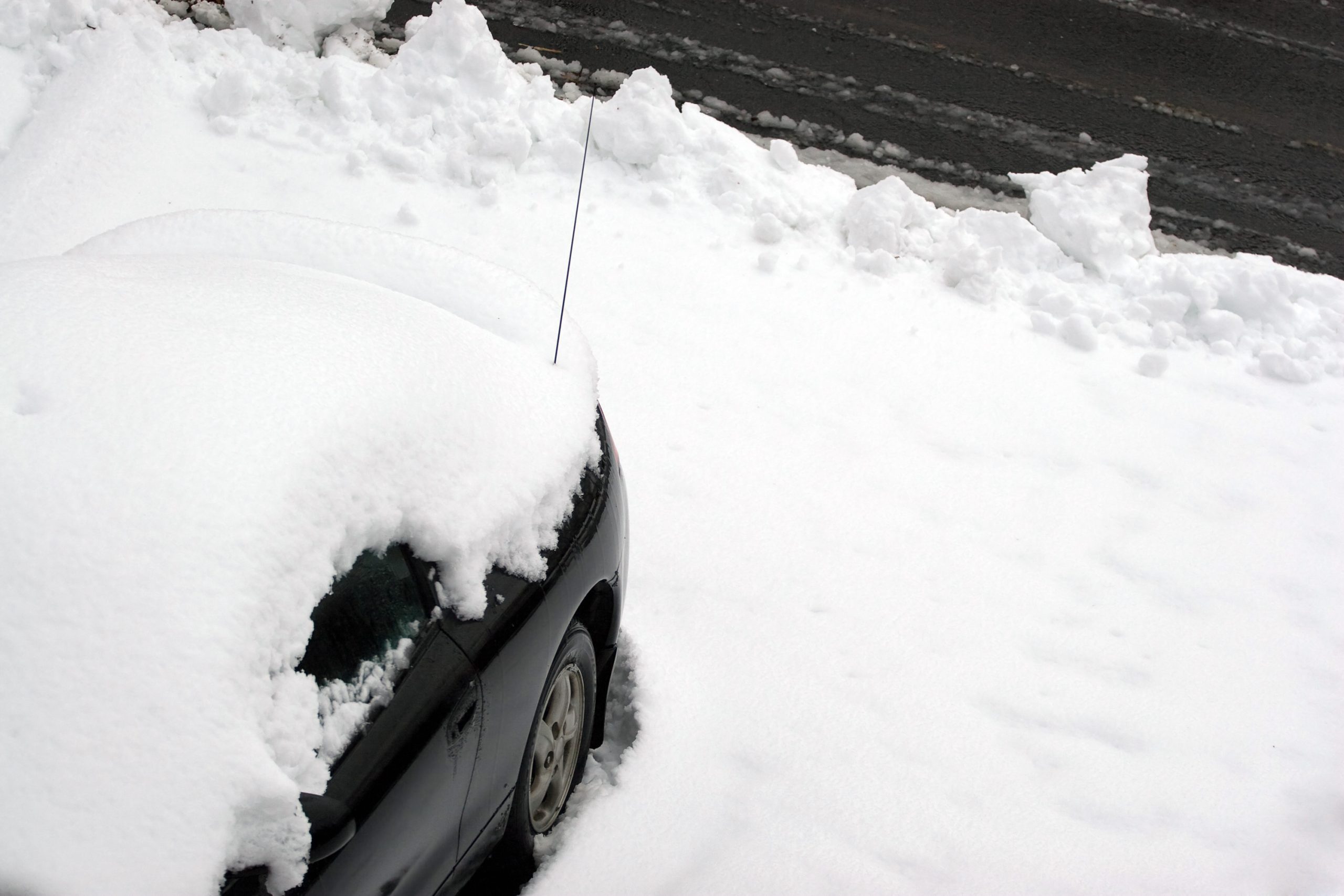 Braking in the Winter: Snow and Ice Safety Tips for Your Vehicle - AMPM ...